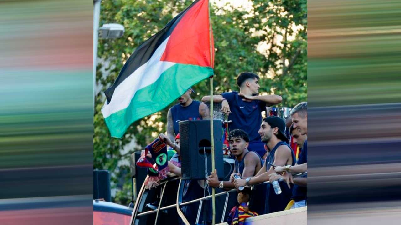 Yamal kibarkan bendera Palestin ketika sambutan kejuaraan La Liga ...